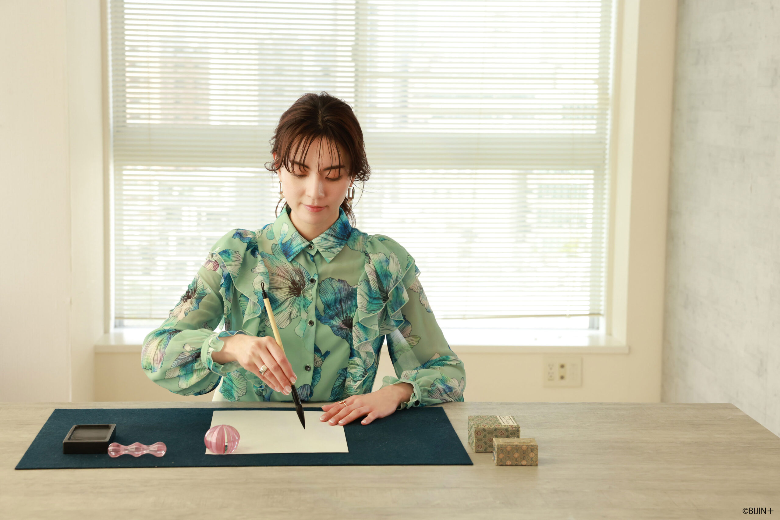 【安座間美優の美書道】水無月／6月「潦（にわたずみ）」 | BIJIN＋（美人プラス）