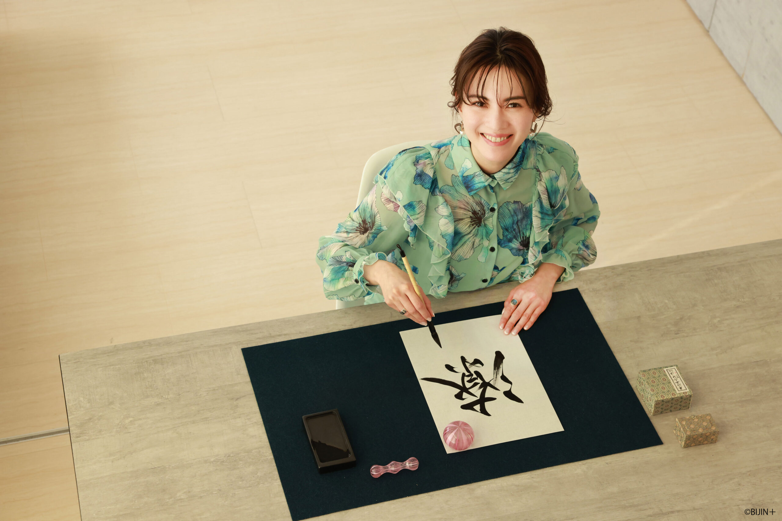 【安座間美優の美書道】水無月／6月「潦（にわたずみ）」 | BIJIN＋（美人プラス）